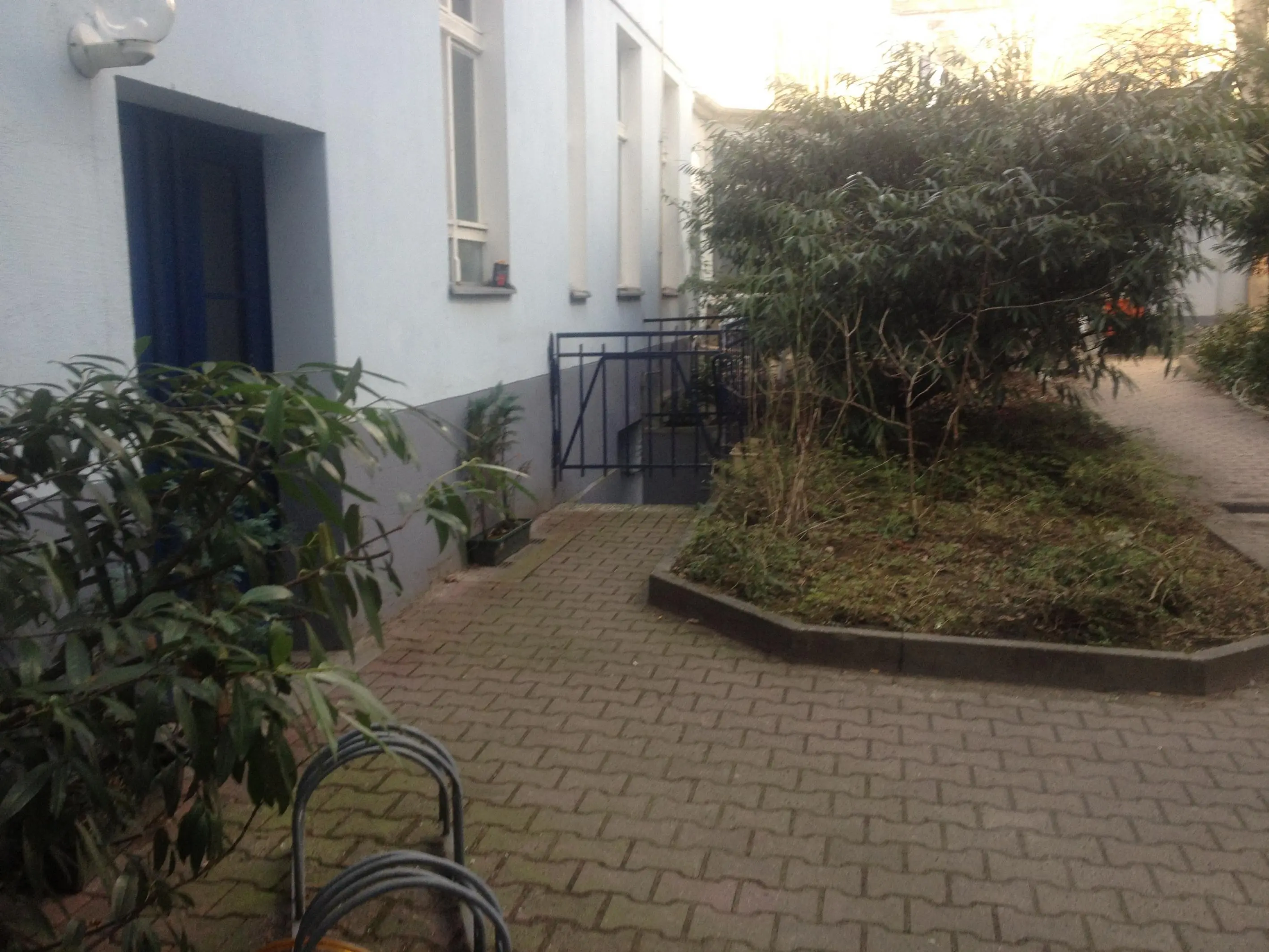 Mehrfamilienhaus - Innenhofgestaltung Elegant und modern - Hausgarten.net