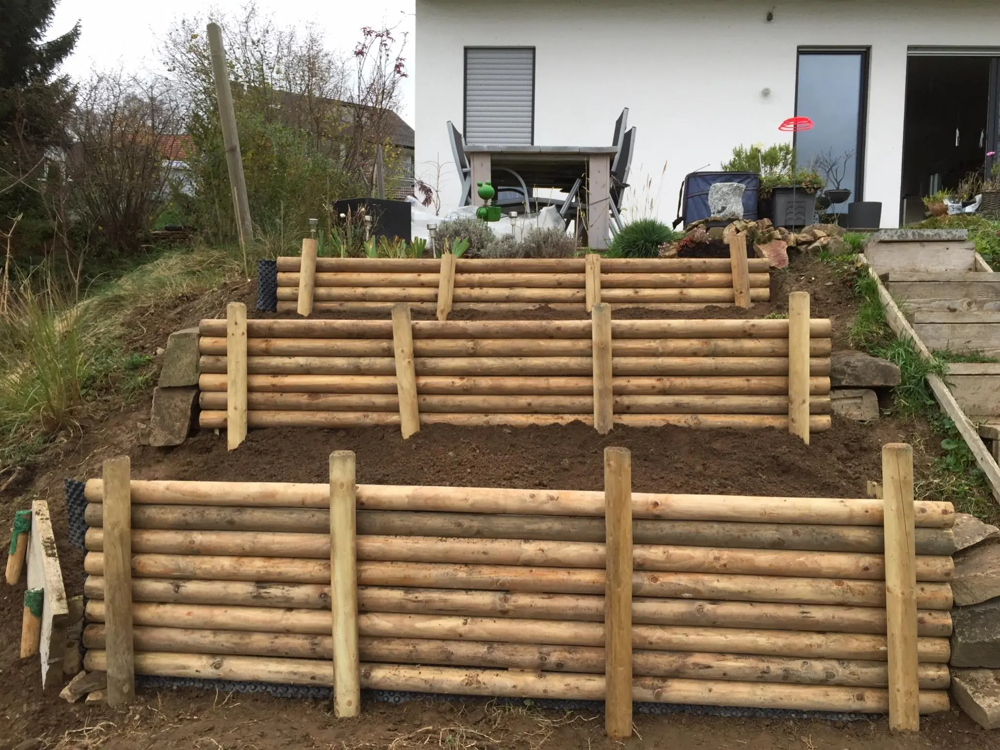 Ideen oder Vorschläge für terrassiertes hangbeet - Hausgarten.net